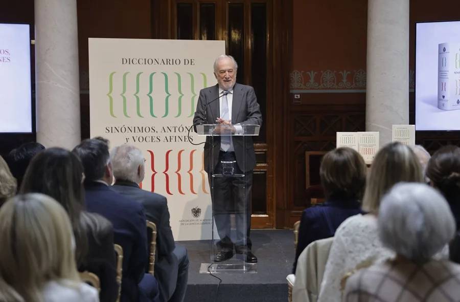 La RAE presenta su primer diccionario de sinónimos, antónimos y voces ...